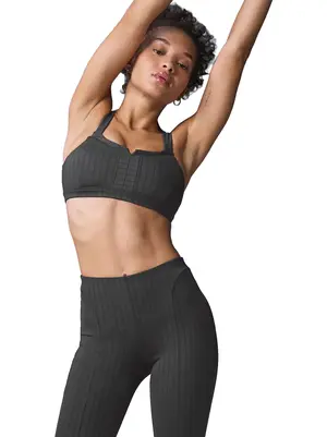 Alo Yoga Pinstripe Jacquard Captivate Bra - Anthracite/black