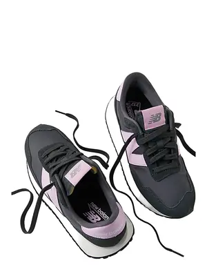 NEW BALANCE 237 Lace-Up Sneakers Blacktop / Lilac Cloud / White