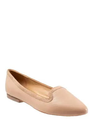 Trotters Trotters Hannah Pointed Toe Flat Nude