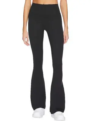 WELLBEING + BEINGWELL Flowwell Callista Pant - Black