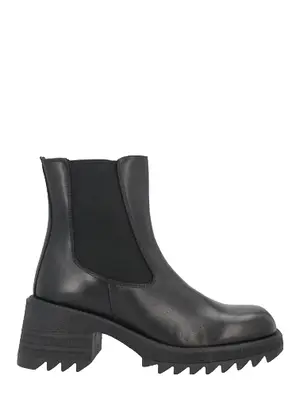 NILA & NILA Calfskin Chelsea Boots - Black
