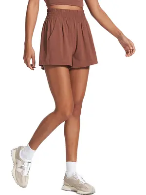 Vuori Vuori Villa Relaxed Fit Shorts Hazelnut