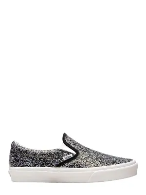 VANS Classic Slip-on Sneakers - Black