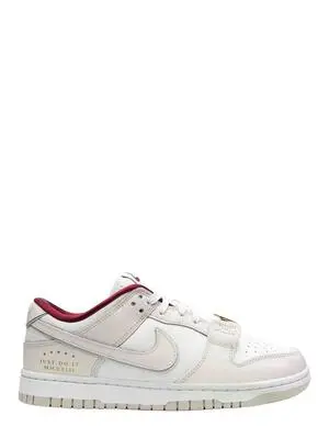 Nike Dunk Low Just Do It Sneakers - White