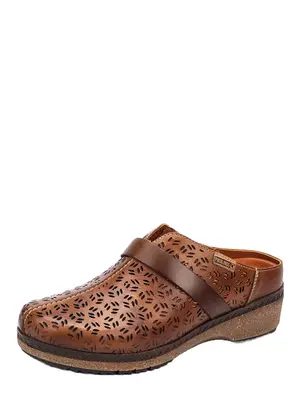 Pikolinos PIKOLINOS Granada Perforated Clog Brandy