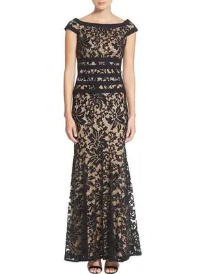 TADASHI SHOJI Textured Lace Mermaid Gown