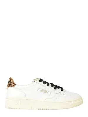 AUTRY Medalist Low Lace-up Leather Sneakers With Perforated Toe - Sand