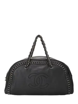 CHANEL Luxe Ligne Bowler Bag