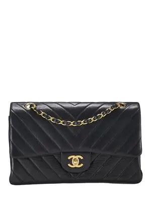 Chanel Chevron Lambskin Classic Double Flap Medium - Black