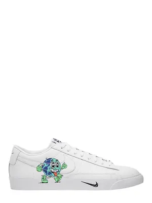 Nike Steven Harrington X Blazer Low Flyleather Qs 'earth Day' Sneaker - White
