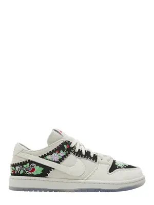 Nike Dunk Low Decon Sb N7 Sneakers - White