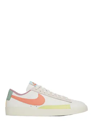 Nike Wmns Blazer Low Le Sneakers - Cream