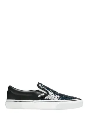 VANS Classic Slip-on Sneakers - Black
