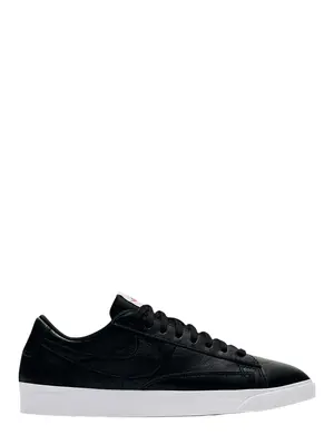 Nike Wmns Blazer Low Le Sneakers - Black