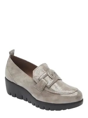 WONDERS Lug Platform Wedge Loafer - Textured Grey Patent