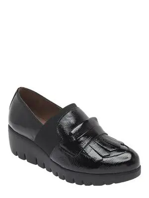 WONDERS Kiltie Platform Loafer - Textured Black Patent