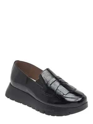 WONDERS Kiltie Platform Loafer - Textured Black Patent