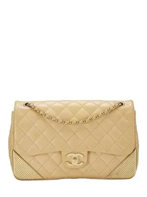 Chanel Paris-cosmopolite Chevron Lambskin Rock The Corner Flap Bag - Beige