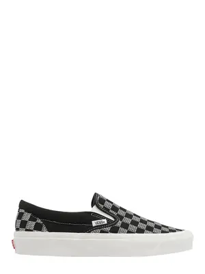 VANS Classic Slip-on Sneakers - Black
