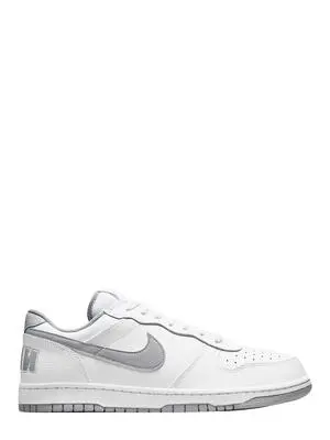 NIKE Low Top Sneakers