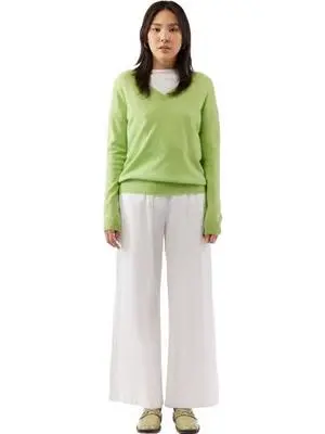 GOBI MONGOLIAN CASHMERE Essential Cashmere V-Neck Sweater Jade Lime