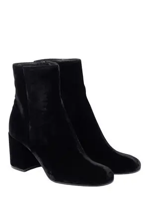 GIANVITO ROSSI Joelle Velvet Ankle Boots - Black