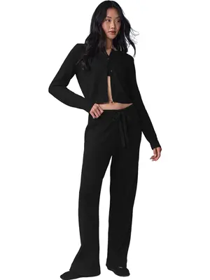 Alo Yoga Snuggle Up Cropped Cardigan - Black