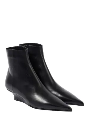 TOTÊME Sharp 40 Leather Ankle Boots - Black