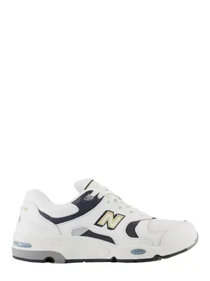 NEW BALANCE 1700 Sneakers - White