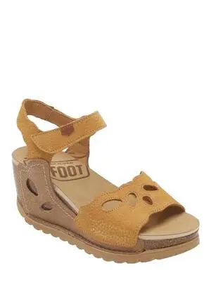 ON FOOT On Foot Dayton Wedge Sandal Mustard
