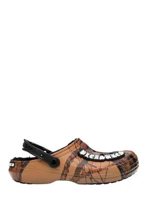 CROCS Crocs Classic Clog Pleasures X Mossy Oakin Orange/black