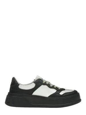 Gucci Gg Embossed Sneakers - Black/white