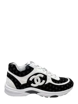 Chanel Cc Embossed Logo Suede Sneakers - Black/white
