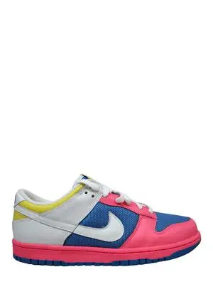 NIKE Low Top Sneakers