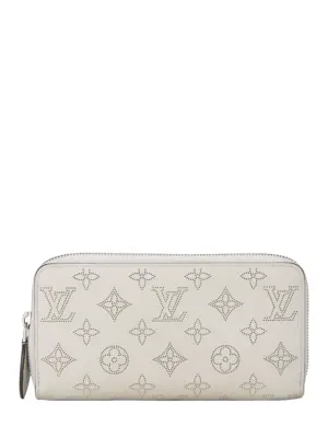 LOUIS VUITTON Monogram Mahina Zippy - Grey