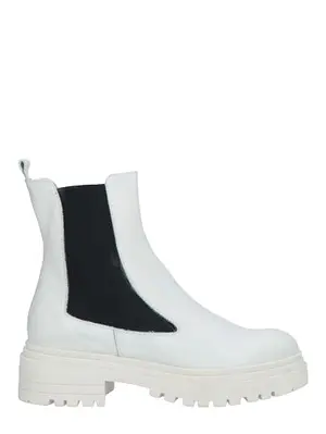 CUPLÉ Leather Chelsea Boots - Off White
