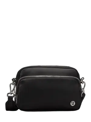 Lululemon Everywhere Crossbody Bag 2l - Black