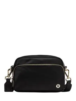 Lululemon Everywhere Crossbody Bag 2l - Black/gold