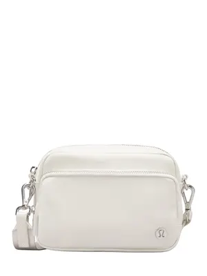 Lululemon Everywhere Crossbody Bag 2L Bone/silver