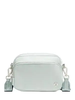 Lululemon Everywhere Crossbody Bag 2L Pelican/silver