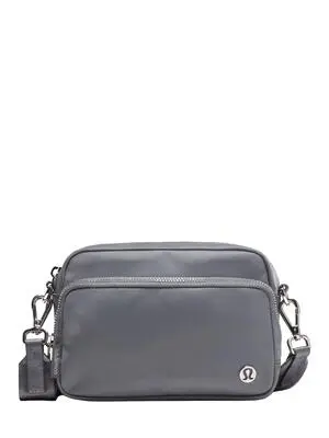 Lululemon Everywhere Crossbody Bag 2L Solar Grey/silver