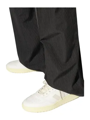 VEJA V-90 Leather Sneakers - Neutrals