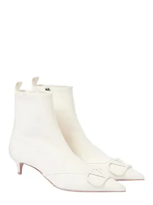 Valentino Garavani Vlogo Signature 40 Leather Ankle Boots - White