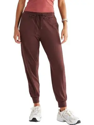 Zella Move In Pocket Joggers - Burgundy Fudge