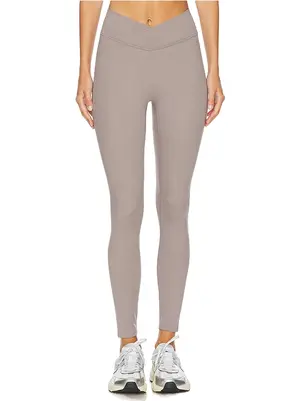 437 The V Legging In Grey - Clay Mask