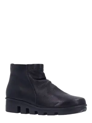 L'AMOUR DES PIEDS Hadirat Platform Wedge Bootie - Black