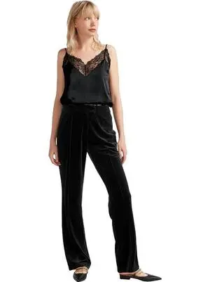 BELLE & BLOOM Reverie Velvet Pant - Black