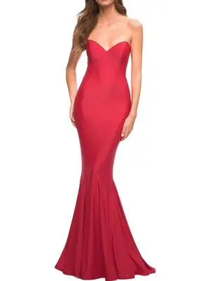 La Femme Chic Jersey Gown With Sweetheart Neckline - Red