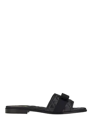 FERRAGAMO Quilted Lambskin Flat Sandals - Nero