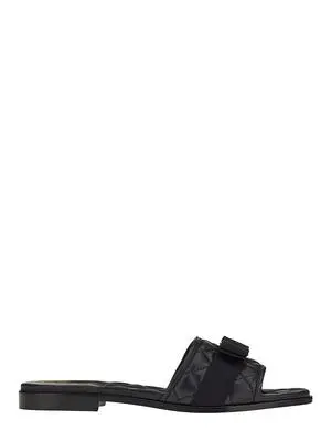 FERRAGAMO Quilted Lambskin Flat Sandals - Nero